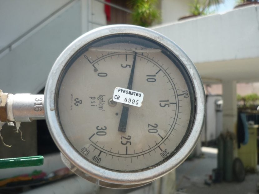 Cation & Anion Vertical Pressure Vessel | Heng Lee